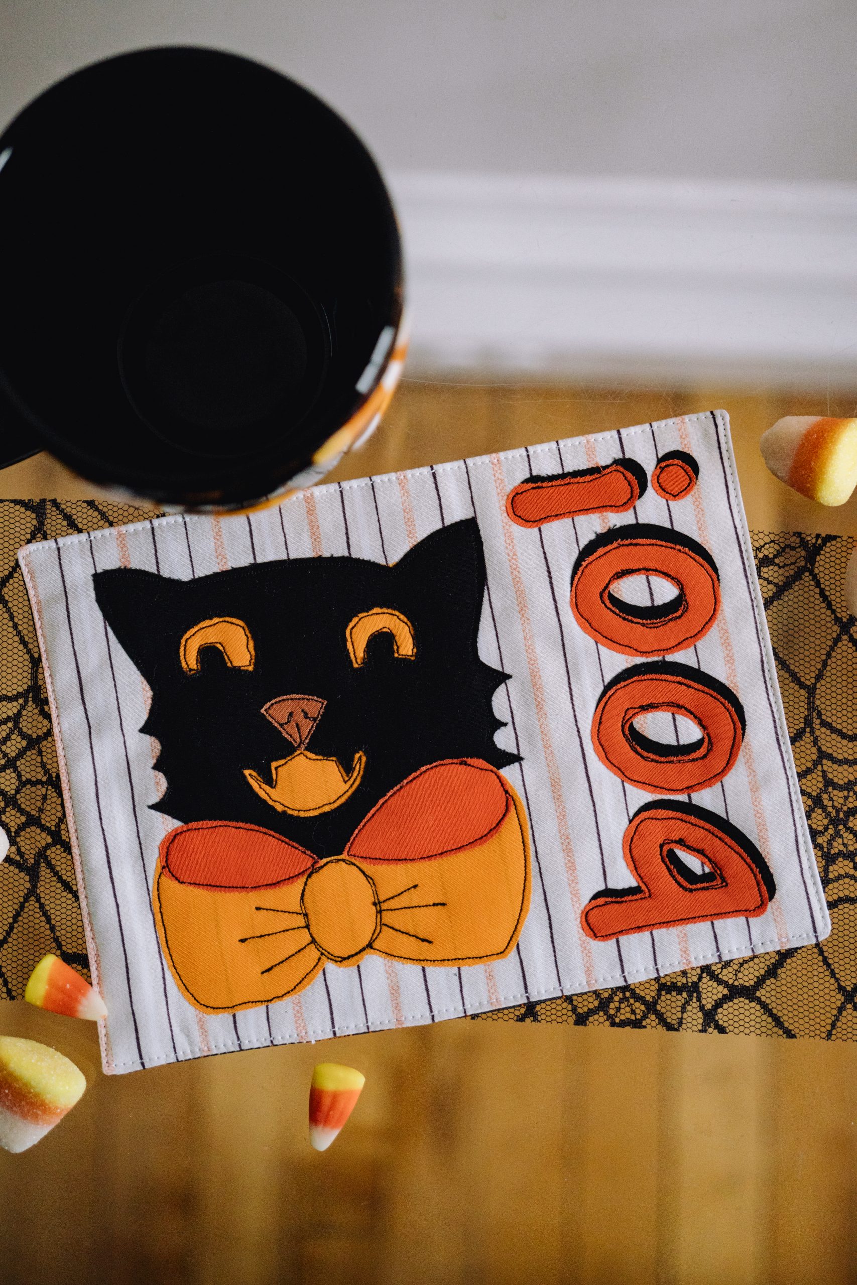 Retro Halloween Mug Rug Pattern - We Like Quilting