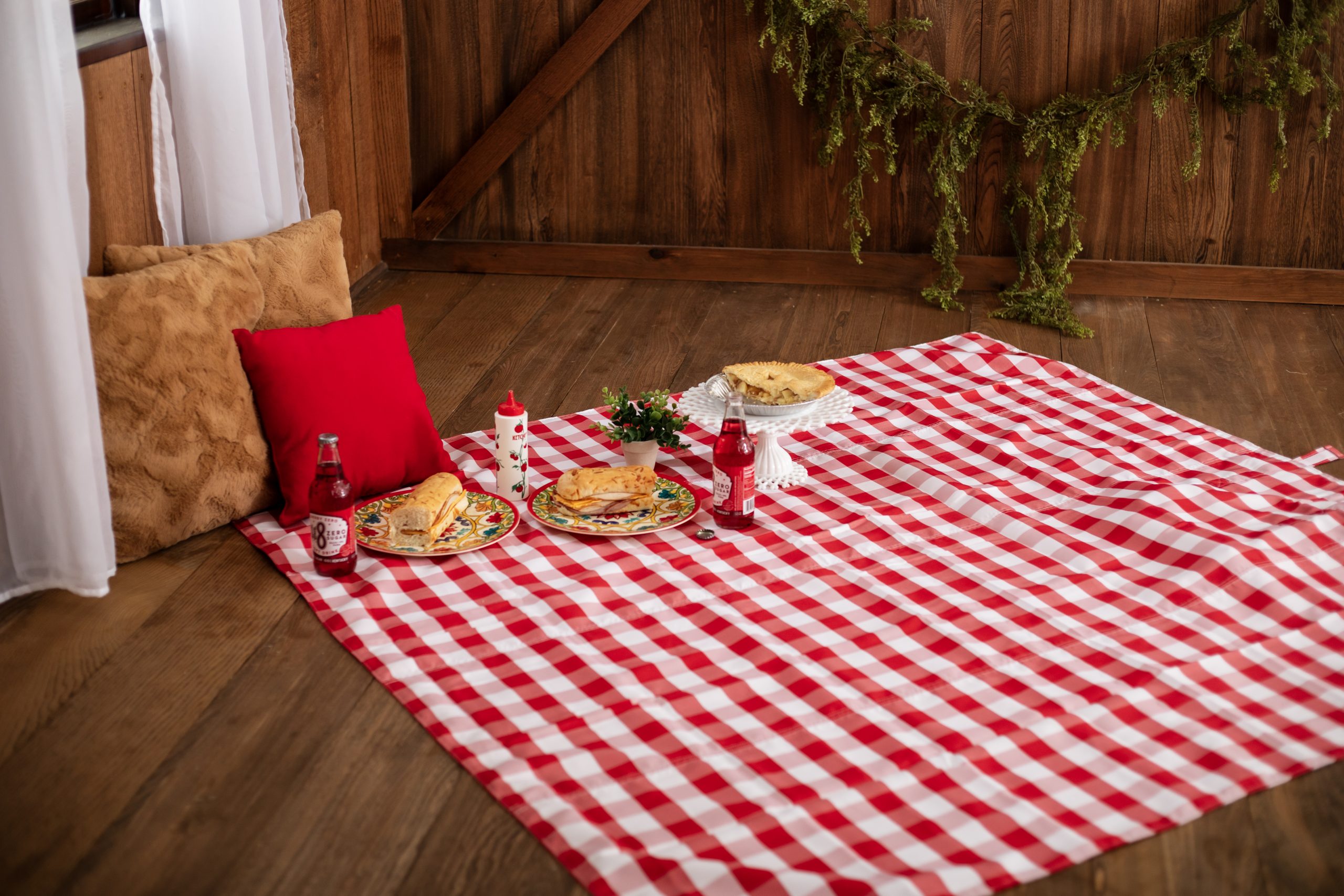 Classic Gingham Roll-Up Picnic Blanket - We Like Quilting
